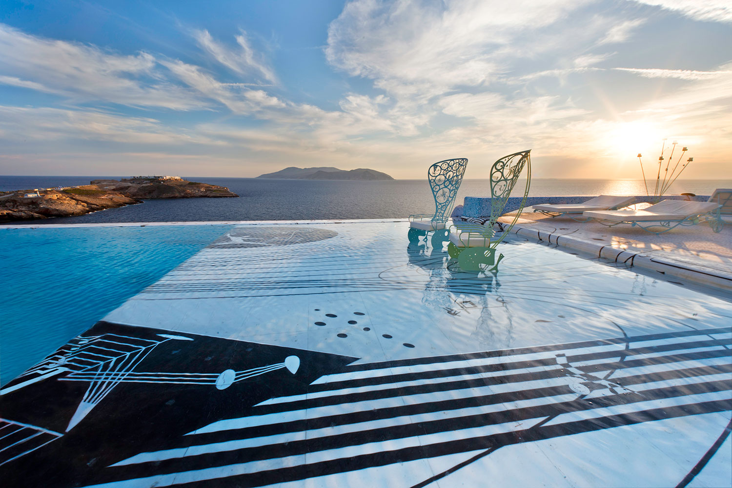 Sunset Bar in Ios Island - Pathos Lounge, The place to be in Ios